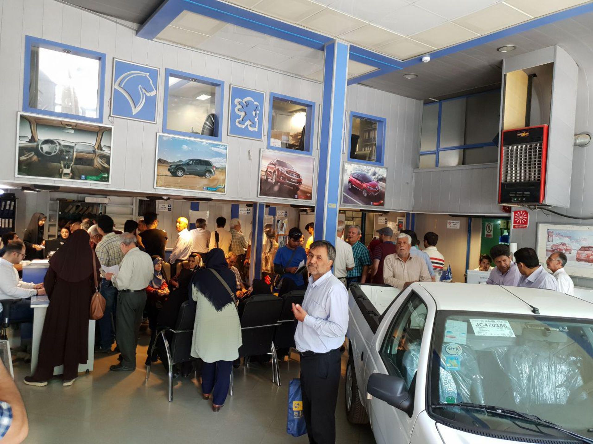 میز خبر: از پیش فروش جدید ایران‌خودرو تا قیمت روز خودروها - پدال