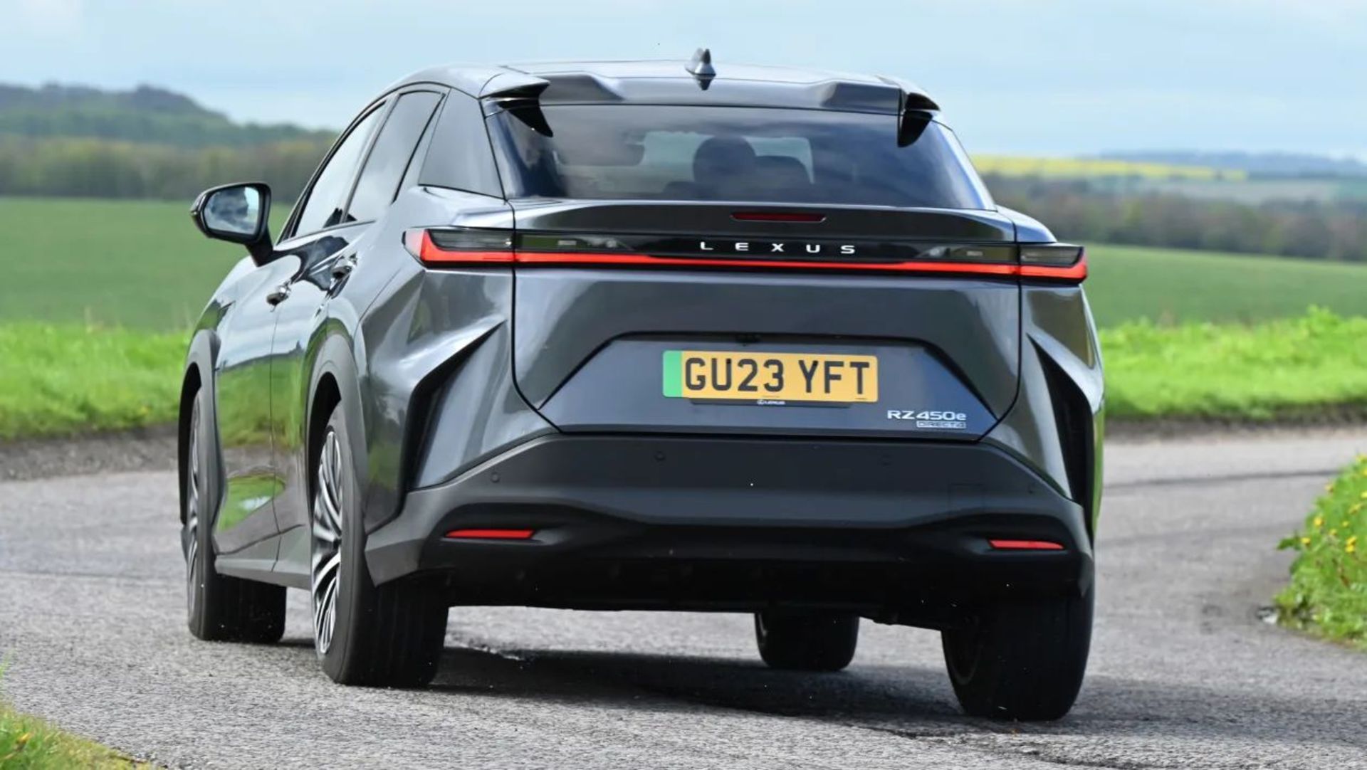 نبرد RZ و مدل Y، آیا لکسوس به پادشاهی تسلا پایان خواهد داد؟ - پدال