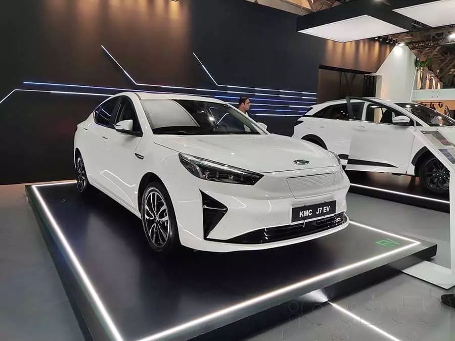 قیمت و شرایط فروش کرمان موتور KMC EJ7 برقی؛ ۱/۷ میلیارد تومان! - پدال