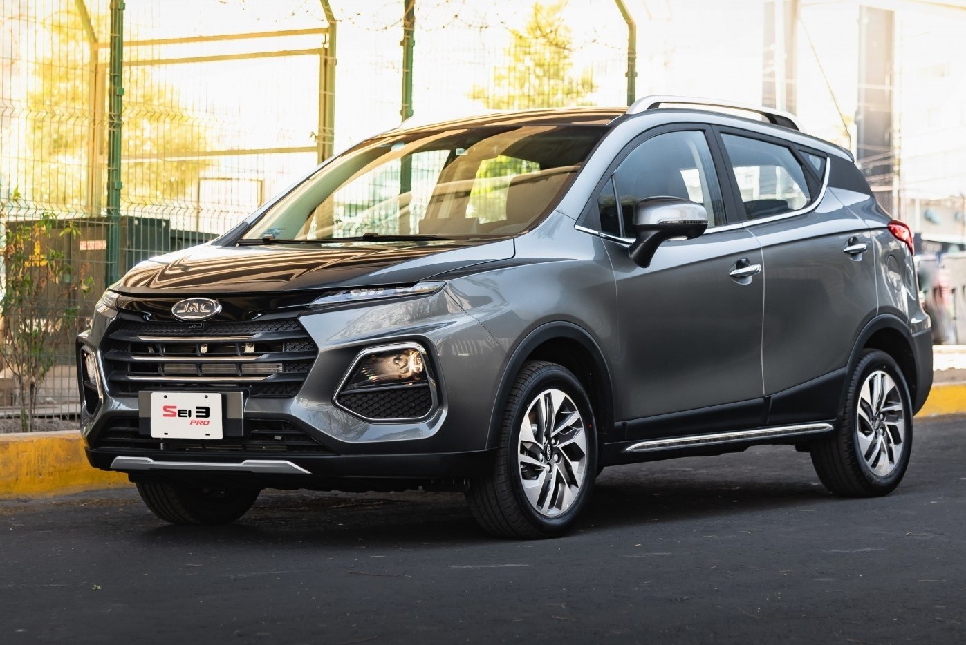 تجربه جهانی خودروی جدید کرمان موتور؛ KMC SR3 سازگار با اقلیم و سوخت داخلی - پدال