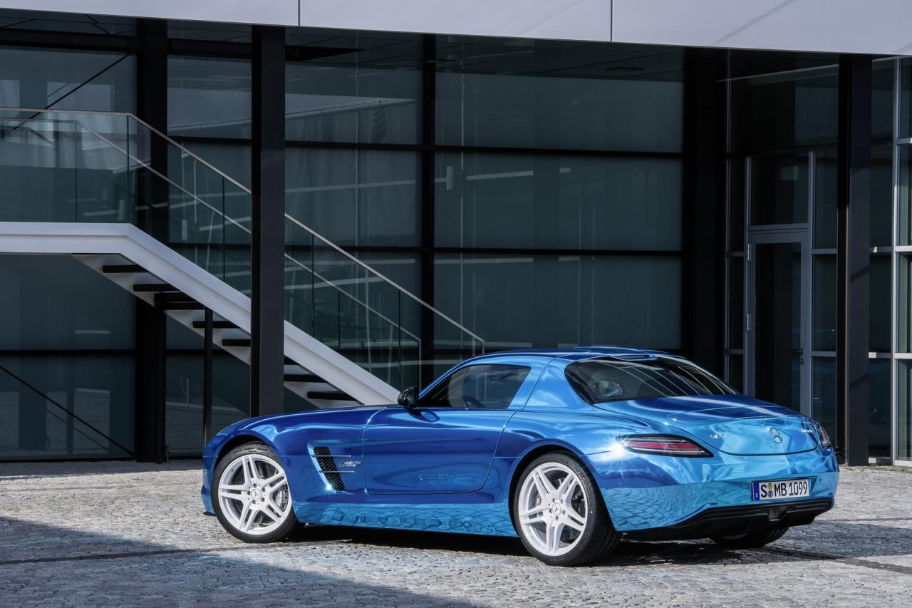 شاهکار جدید مرسدس بنز، SLS AMG الکتریکی [ویدئو] - پدال