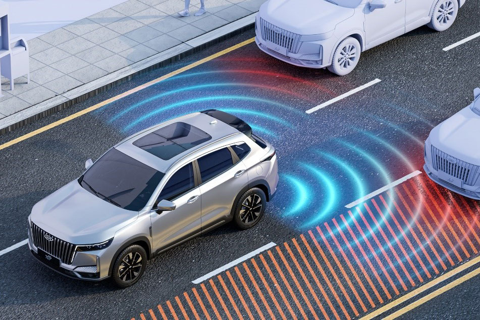 آشنایی با رادارهای ADAS در ام‌وی‌ام X77؛ ایمنی در حد یک کلاس بالاتر - پدال